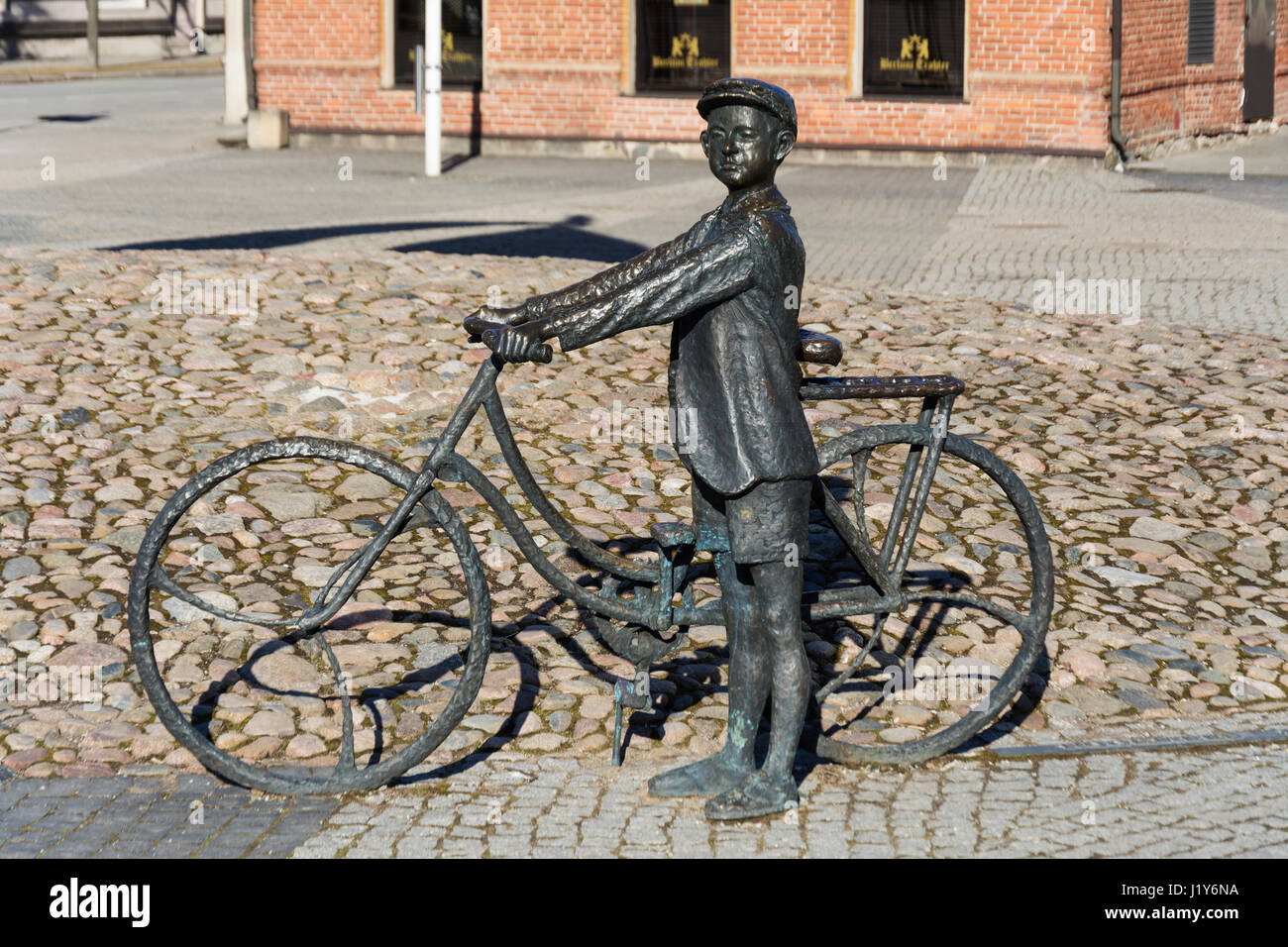Estonian bronze statue hi-res stock photography and images - Alamy