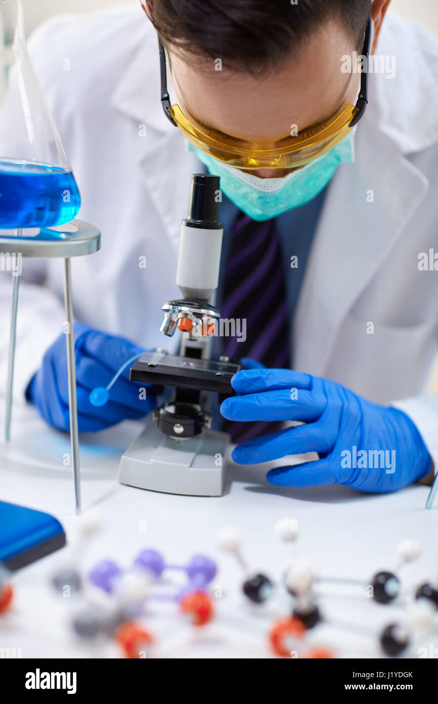 Man scientist hi-res stock photography and images - Alamy
