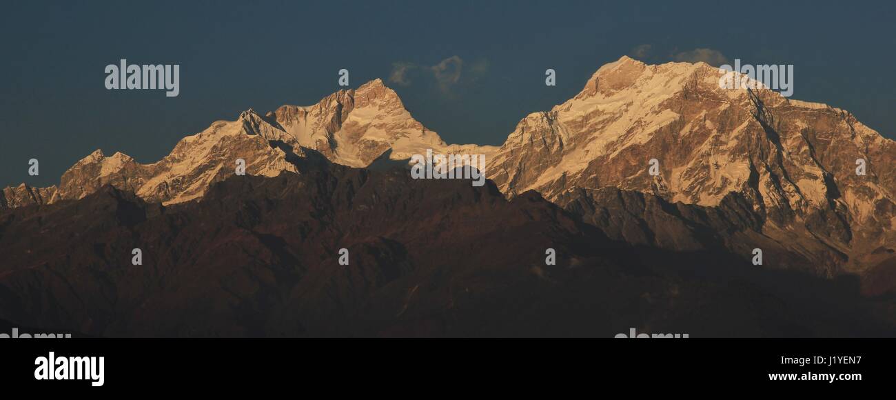 Mountain peaks of the Manaslu range seen from Ghale Gaun, Nepal Stock ...