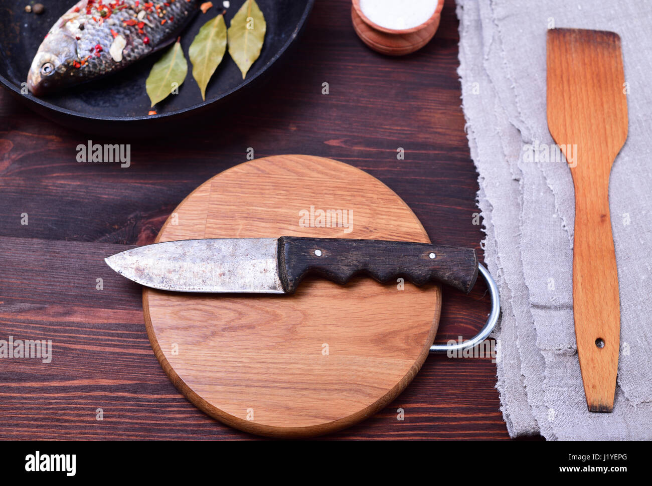 Kitchen knife on a circular cutting wooden board, top view Stock Photo ...