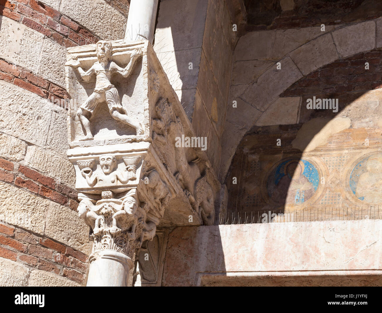 Portal of verona cathedral hi-res stock photography and images - Alamy