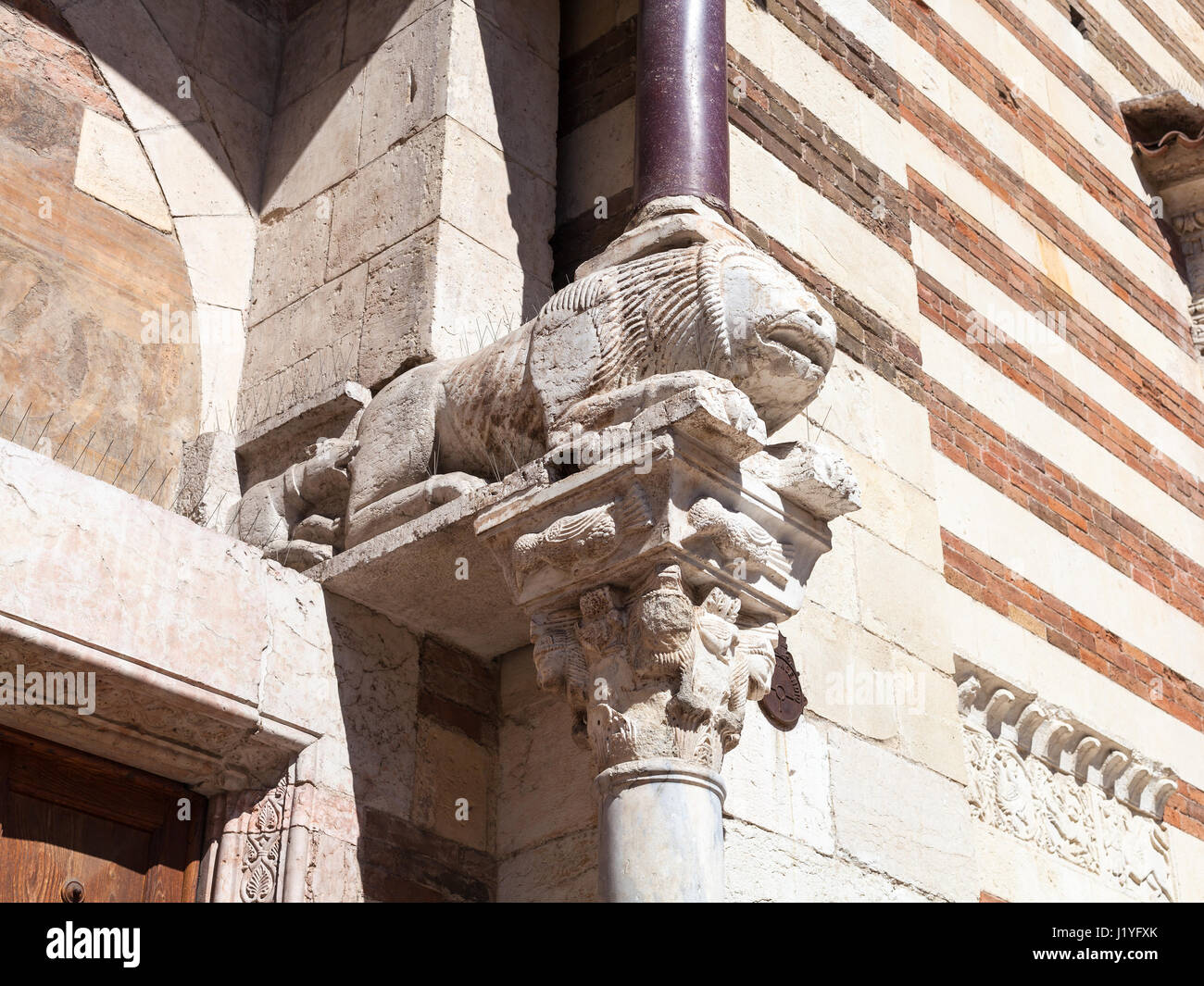 Portal of verona cathedral hi-res stock photography and images - Alamy