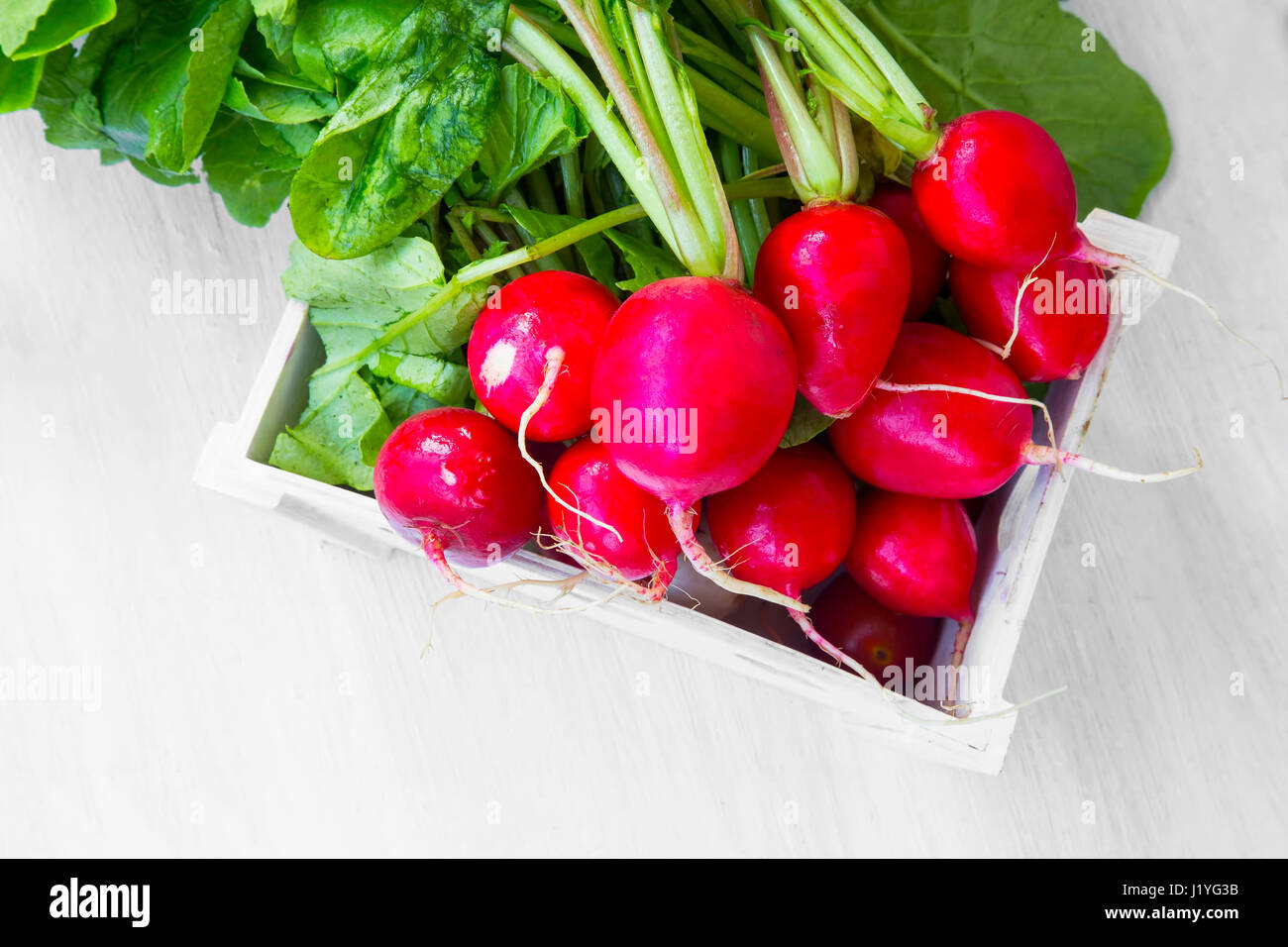 Fresh organic radish bunch in wooden crate Stock Photo - Alamy
