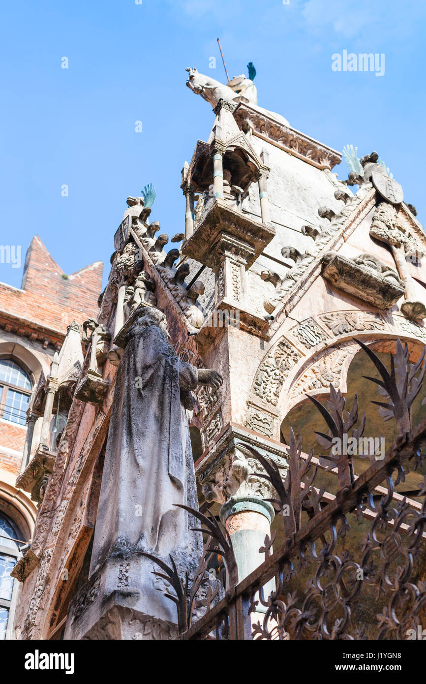 travel to Italy - gothic style arche scaligere (scaliger family tombs ...