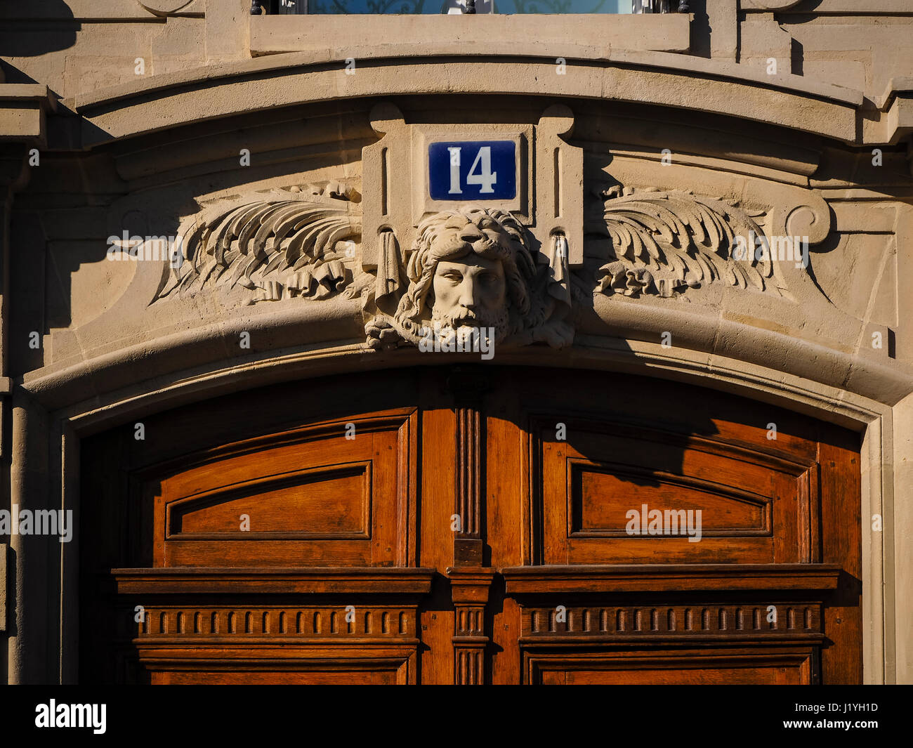 Door mascaron hi-res stock photography and images - Alamy