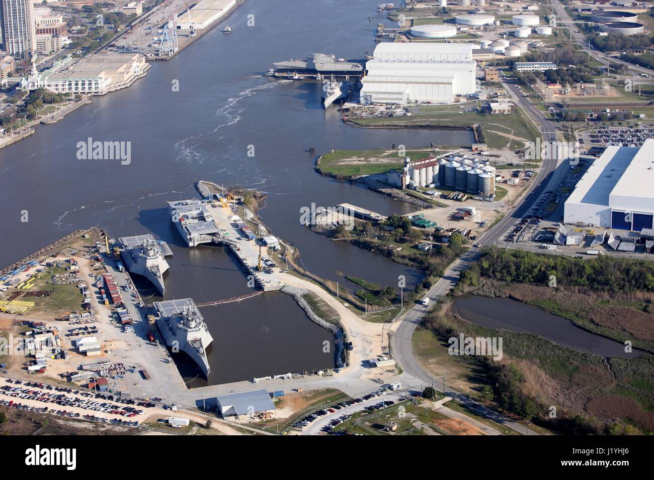 The U.S. Navy Independence-class littoral combat ship USS Tulsa rolls ...