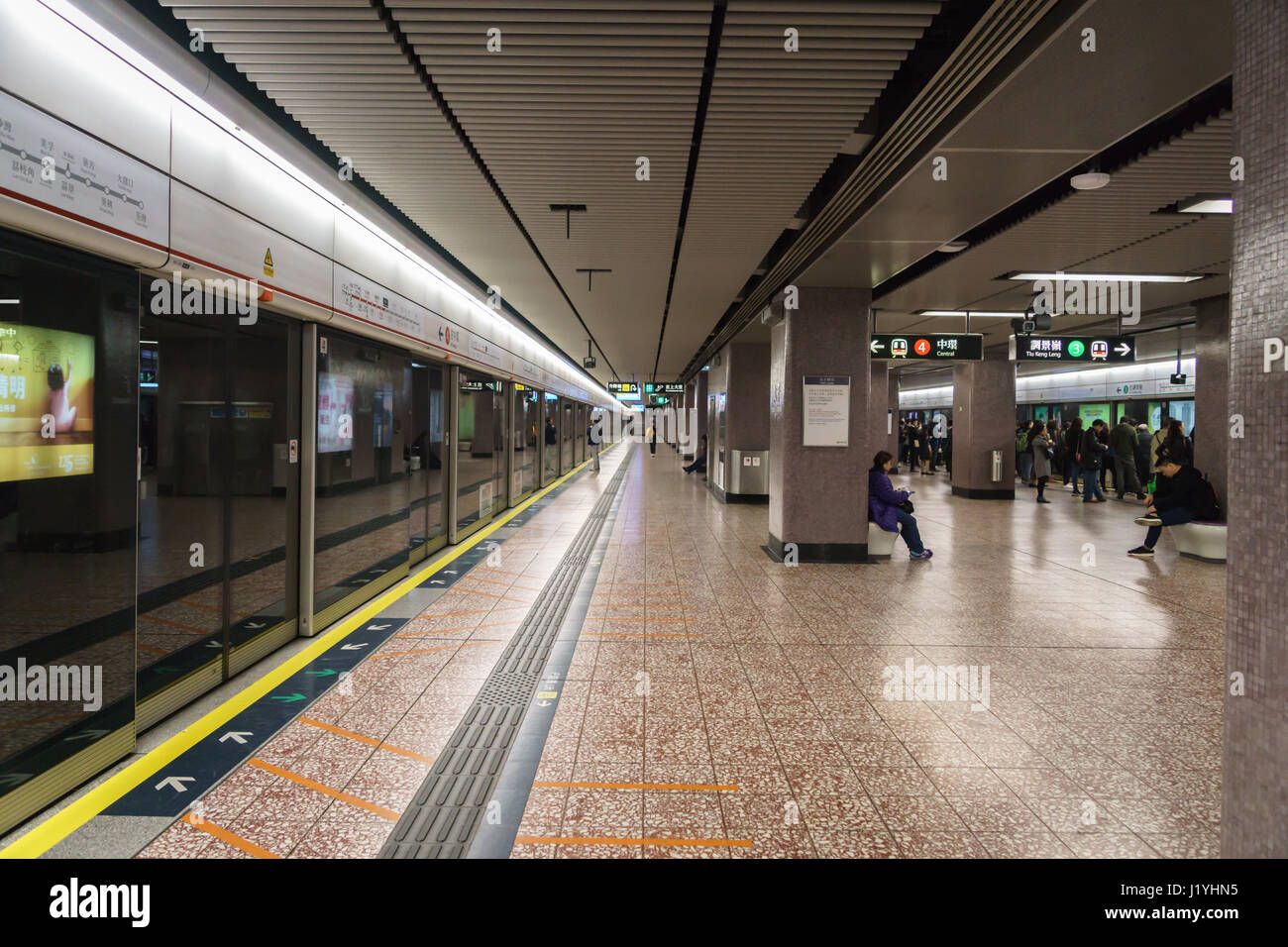 Platform screen doors hi-res stock photography and images - Alamy