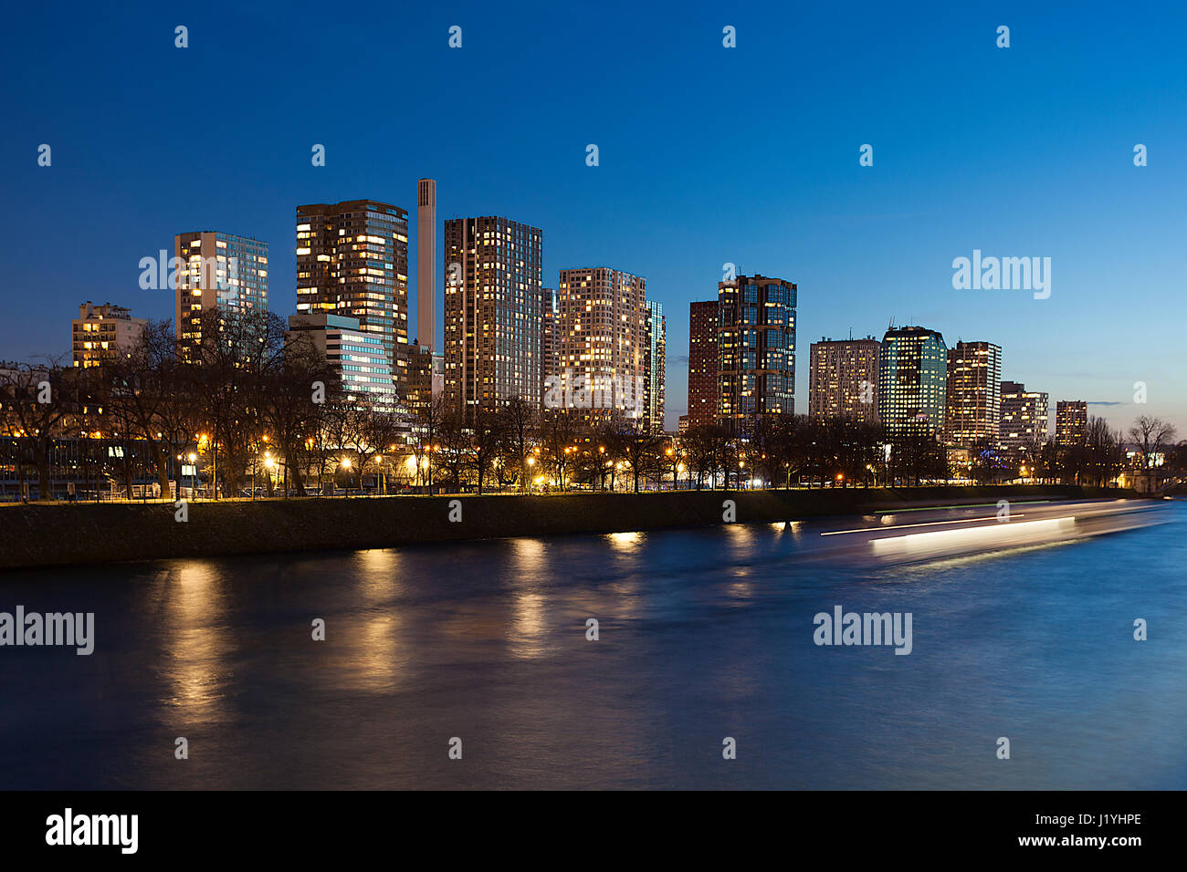 France paris quai de grenelle hi-res stock photography and images - Alamy