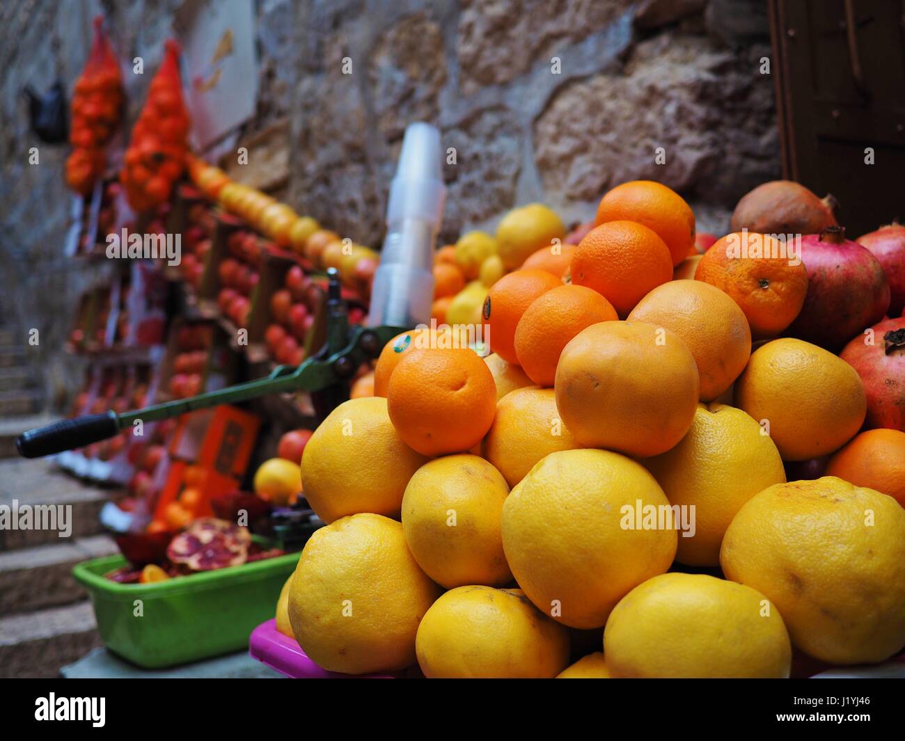 Fruit juice stand hi-res stock photography and images - Alamy