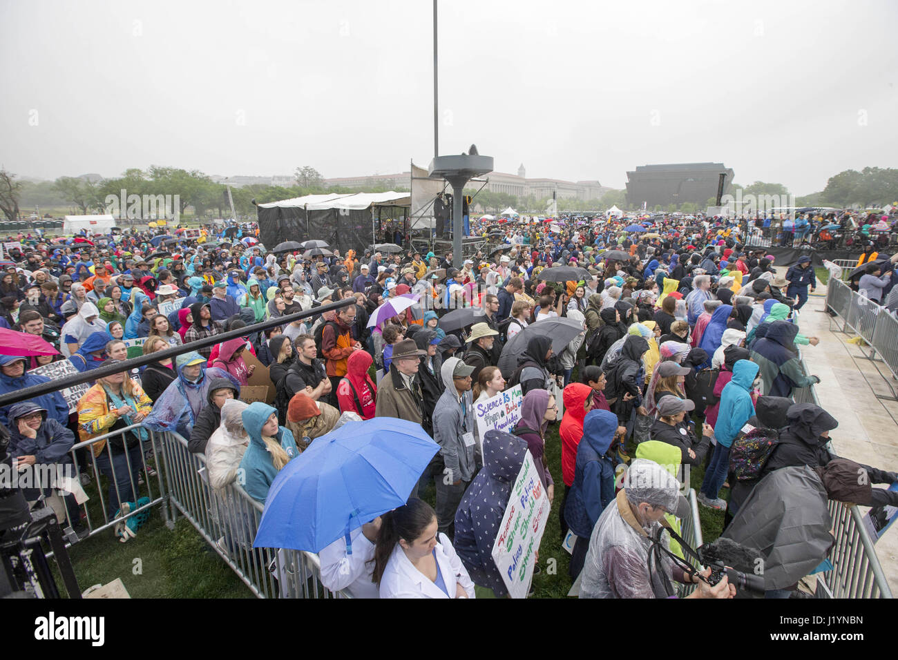 Washington, District Of Columbia, USA. 22nd Apr, 2017. Thousands of ...