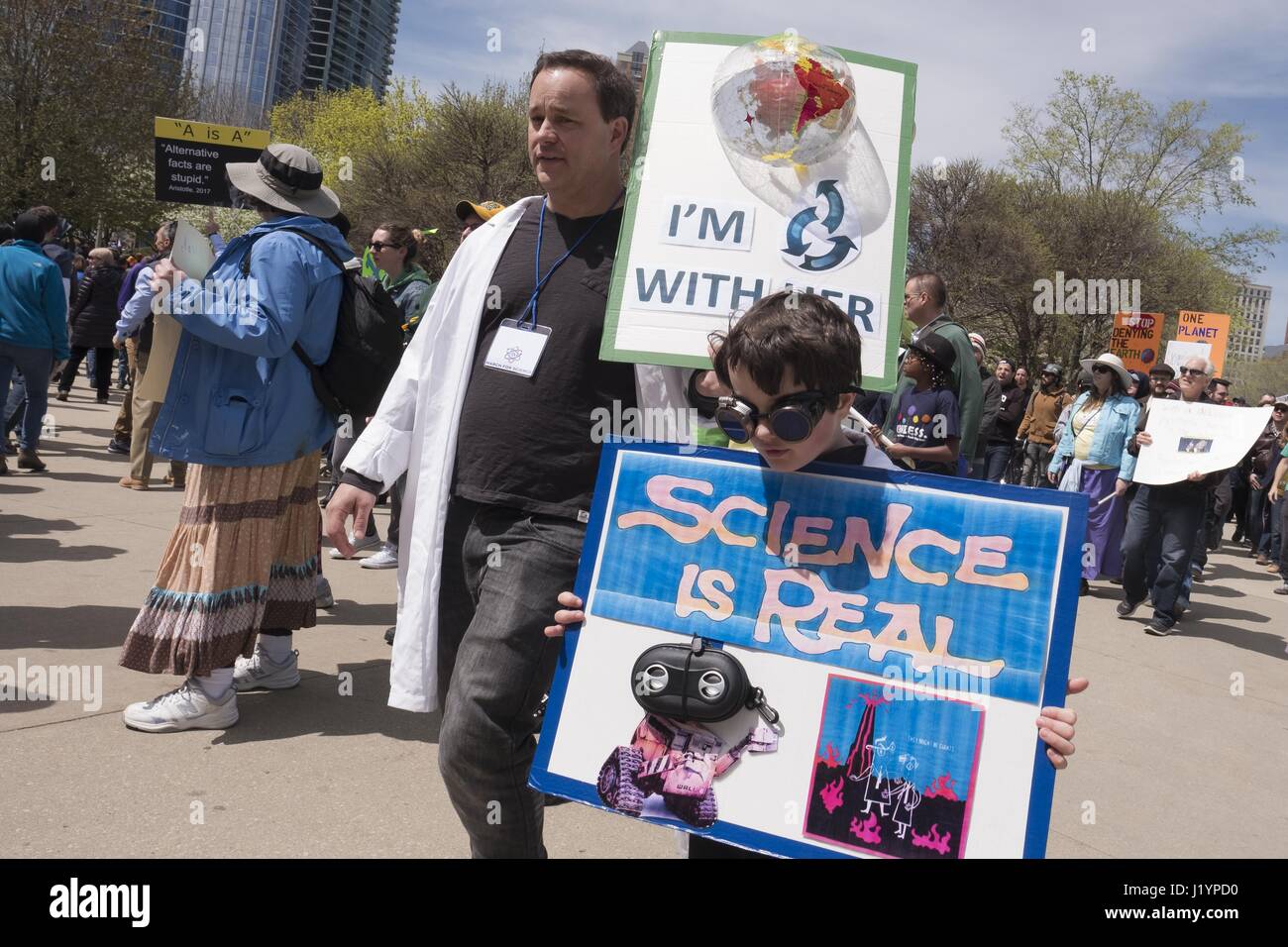 Chicago, Illinois, USA. 22nd Apr, 2017. Over 20 thousand people ...