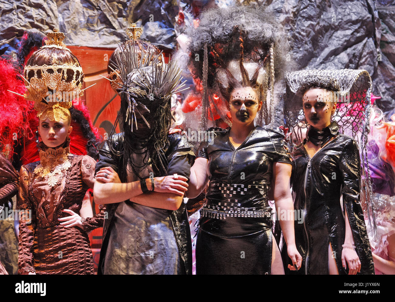 International hairdressing competition hi-res stock photography and ...