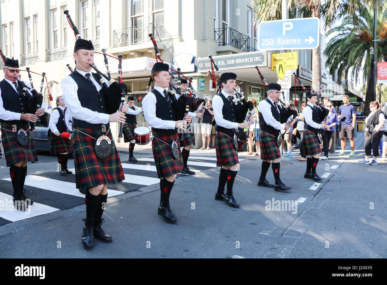 Australia army marching hi-res stock photography and images - Alamy