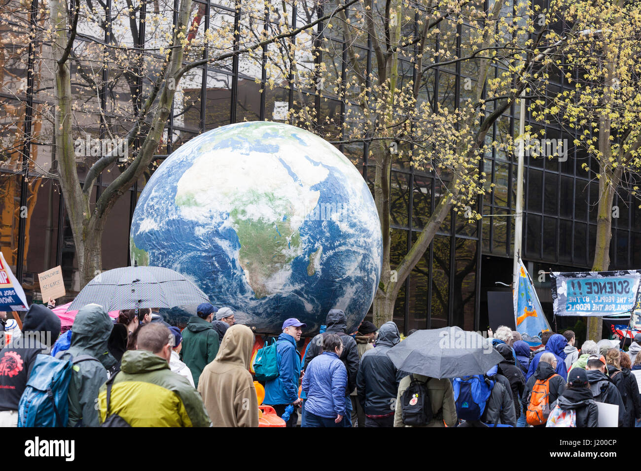Seattle, Washington,USA. 22nd April, 2017. A large globe makes its way ...