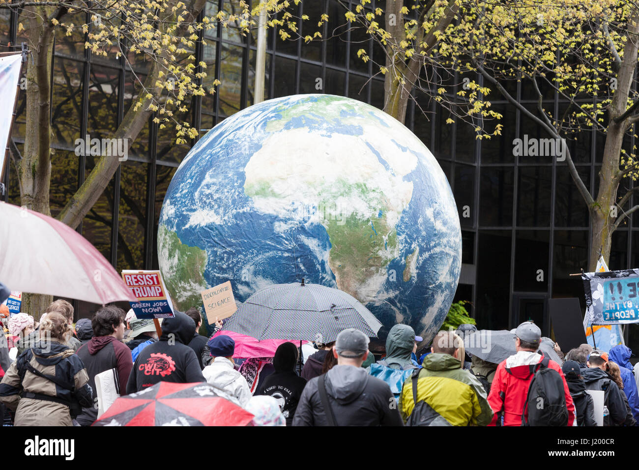 Seattle, Washington,USA. 22nd April, 2017. A large globe makes its way ...