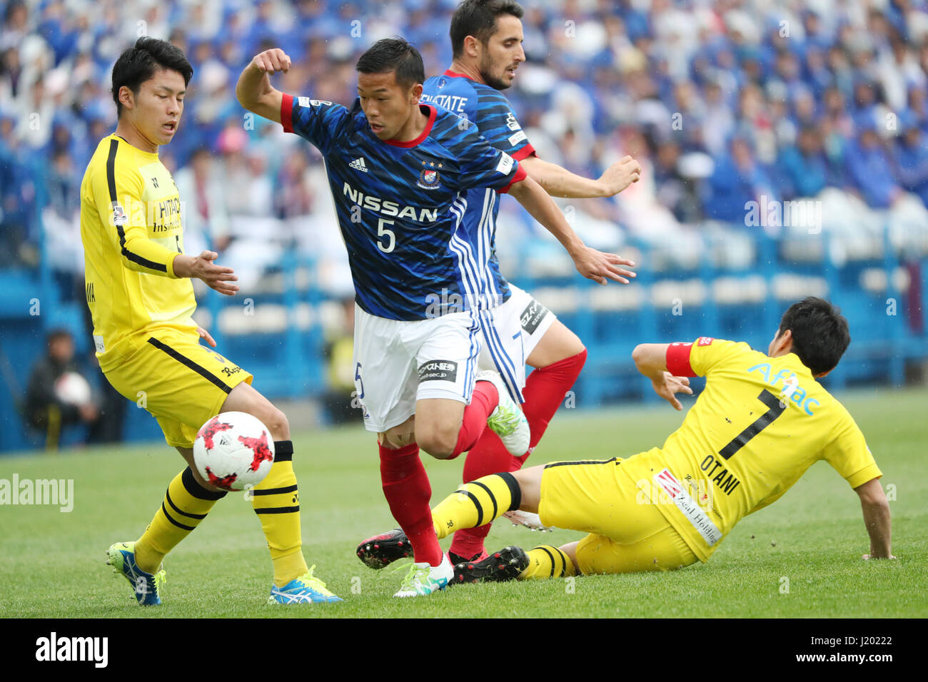 Kashiwa Hitachi Stadium, Chiba, Japan. 22nd Apr, 2017. Takuya Kida (F ...