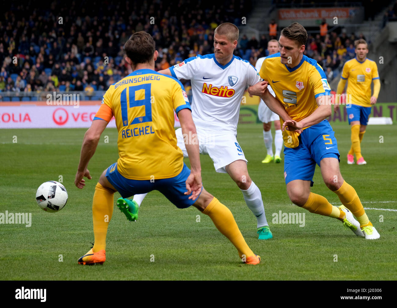 Braunschweig's Ken Reichel (l) and Gustav Valsvik (r) and Bochum's ...