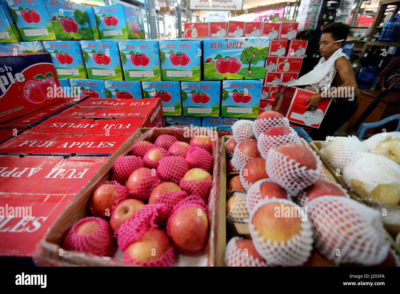 China imported apples hi-res stock photography and images - Alamy