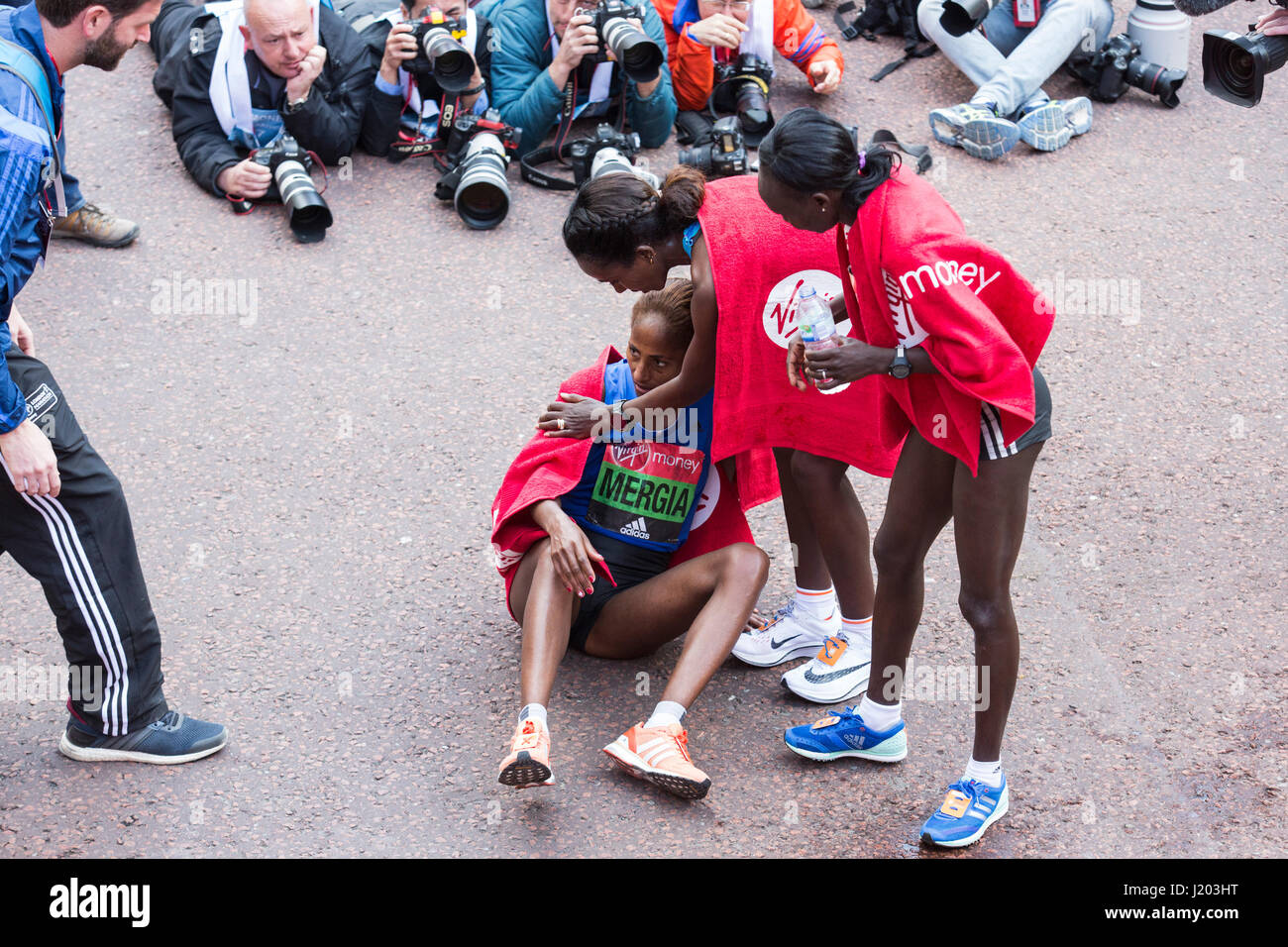 Long distance runner finish line hi-res stock photography and images ...