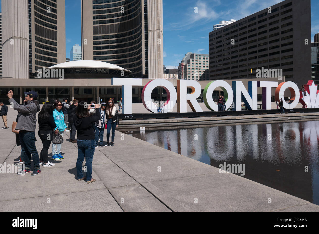 tourists in front of toronto sign Stock Photo - Alamy