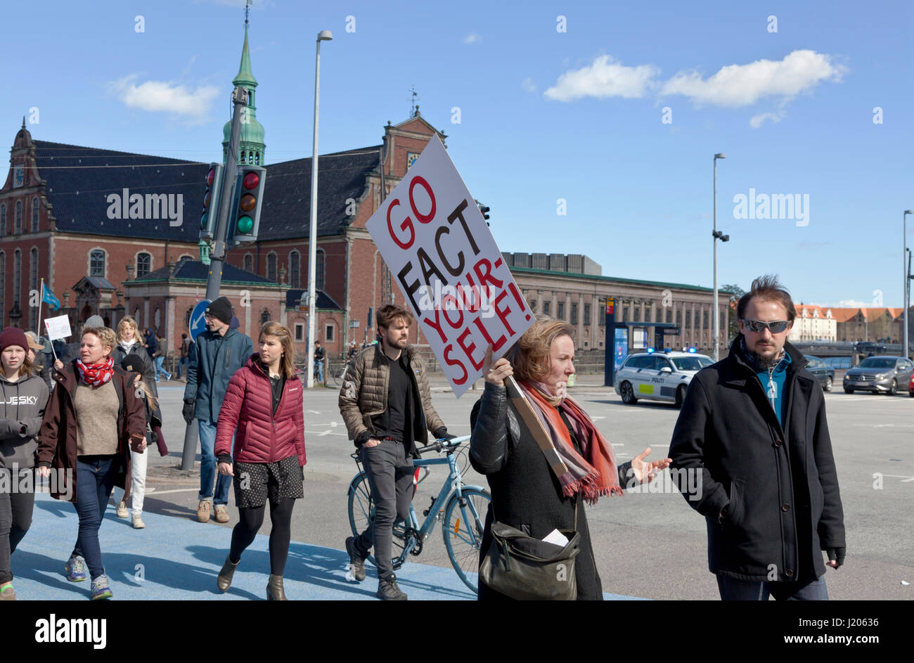 The March for Science in Copenhagen arrives at Christiansborg Castle ...