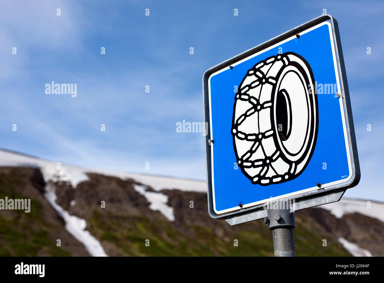 Tyre chains sign hi-res stock photography and images - Alamy