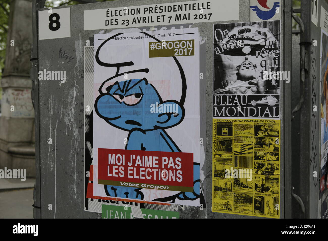 Grouchy smurf hi-res stock photography and images - Alamy