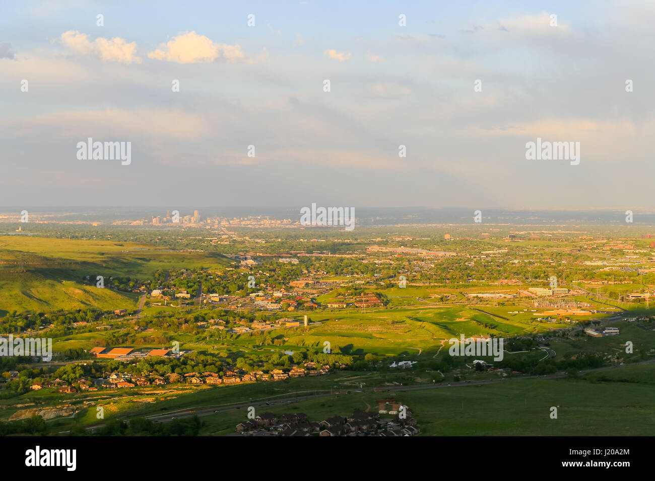 Panoramic view of Denver and the skyline of the city from a viewpoint ...