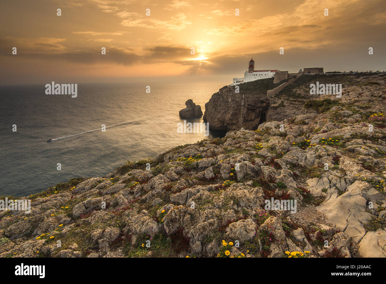 Lighthouse at Cabo de Sao Vicente, Algarve, Portugal, at beautiful ...