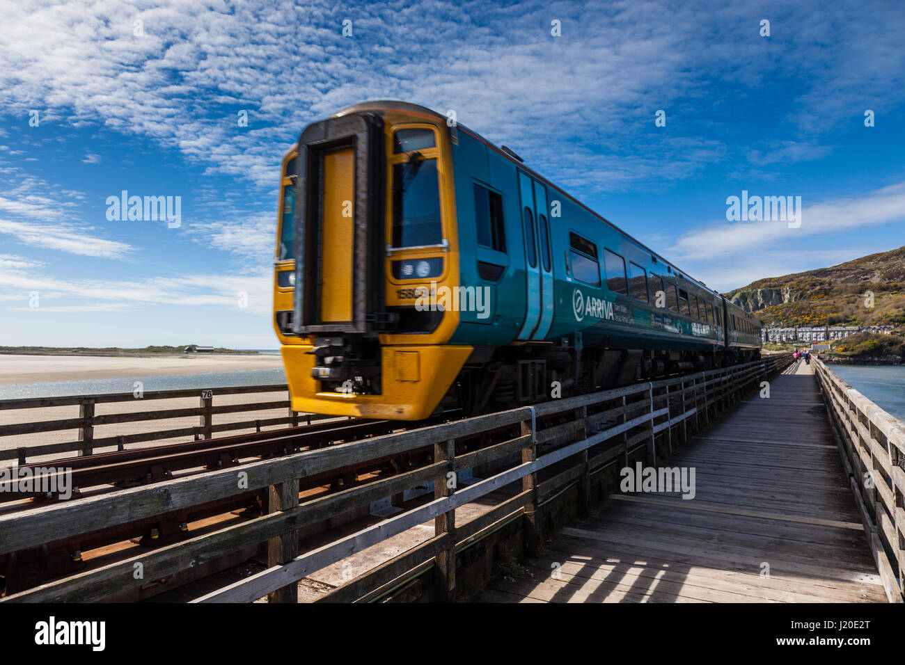 Train on barmouth bridge hi-res stock photography and images - Alamy