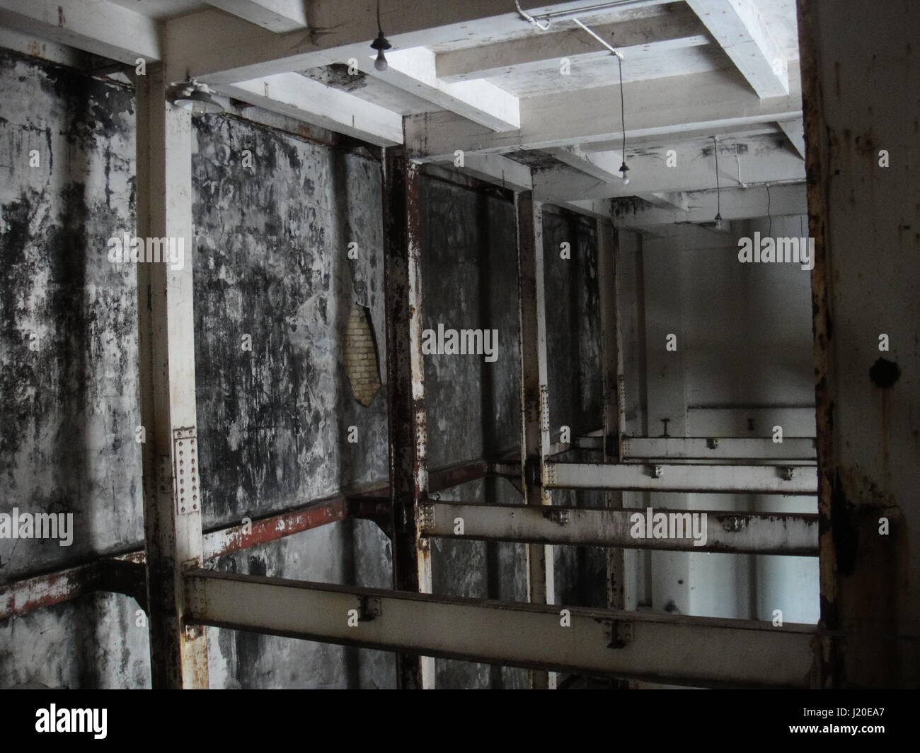 Old abandoned house gray hi-res stock photography and images - Alamy