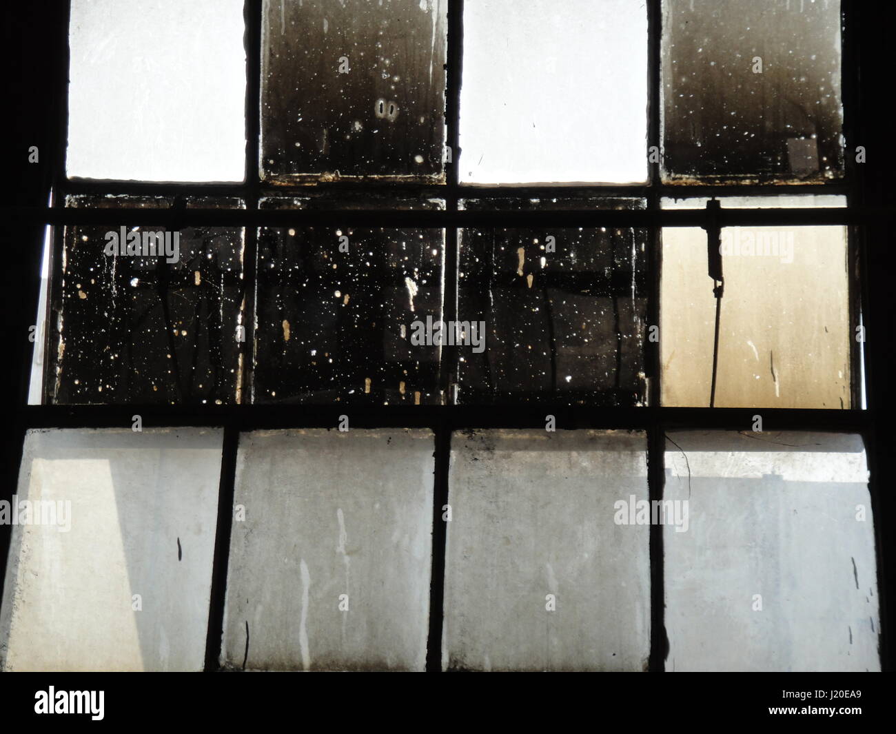 Industrial steel windows hi-res stock photography and images - Alamy