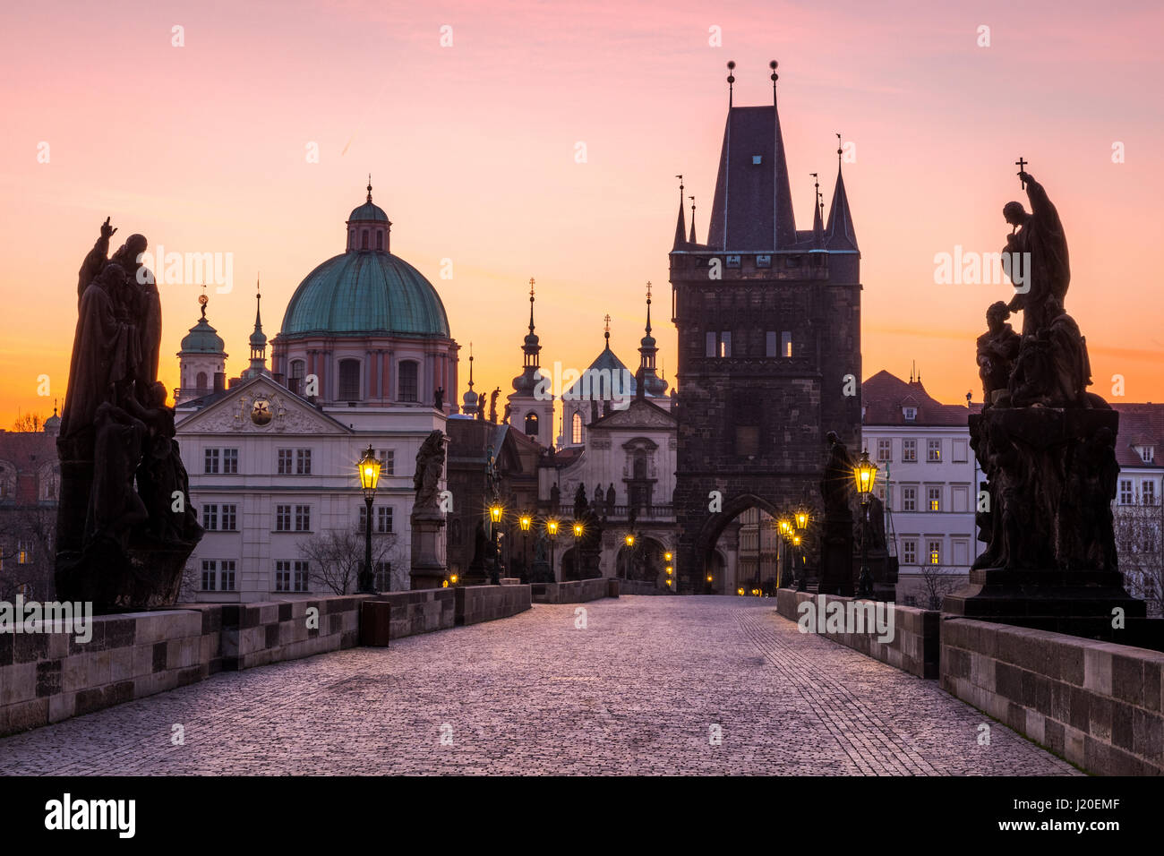 Prague, Charles Bridge (Karluv Most) in the morning, the most beautiful ...