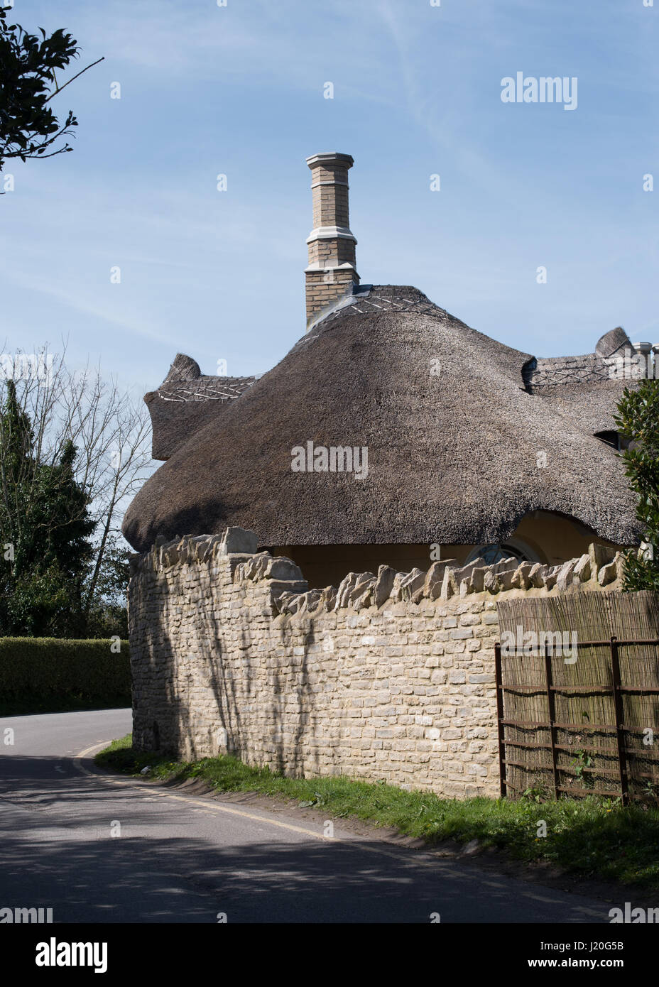 The thatched cottages of Dorset Stock Photo - Alamy