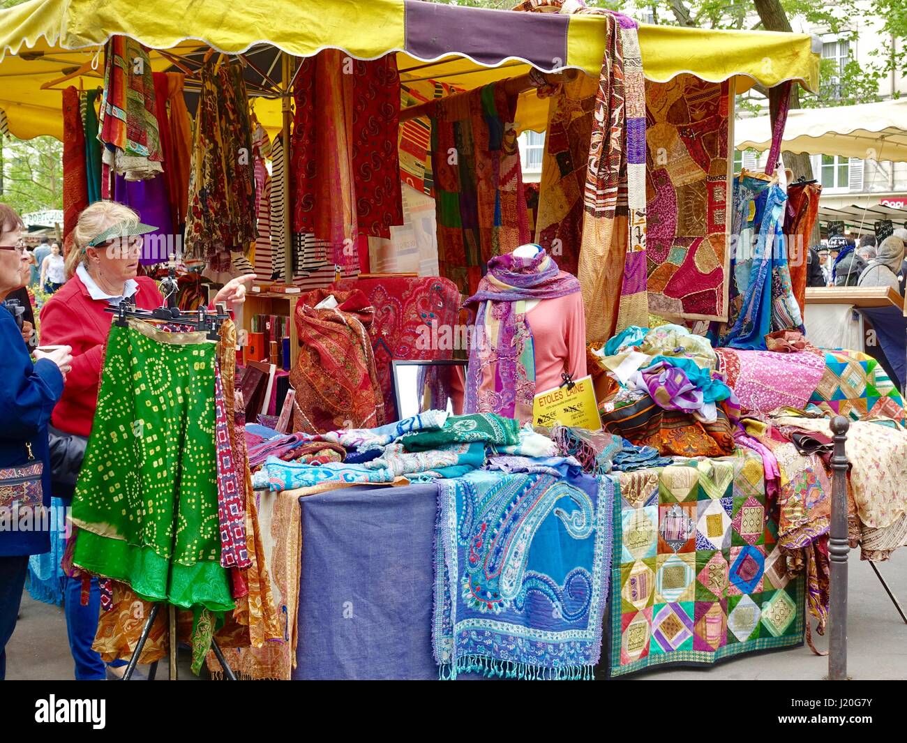 Fabric market france hi-res stock photography and images - Alamy