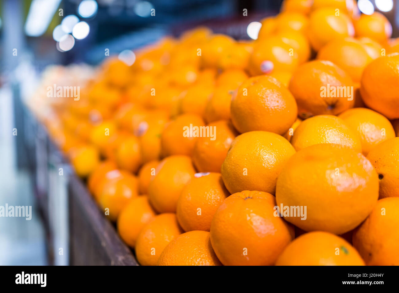 Stack oranges in grocery store hi-res stock photography and images - Alamy