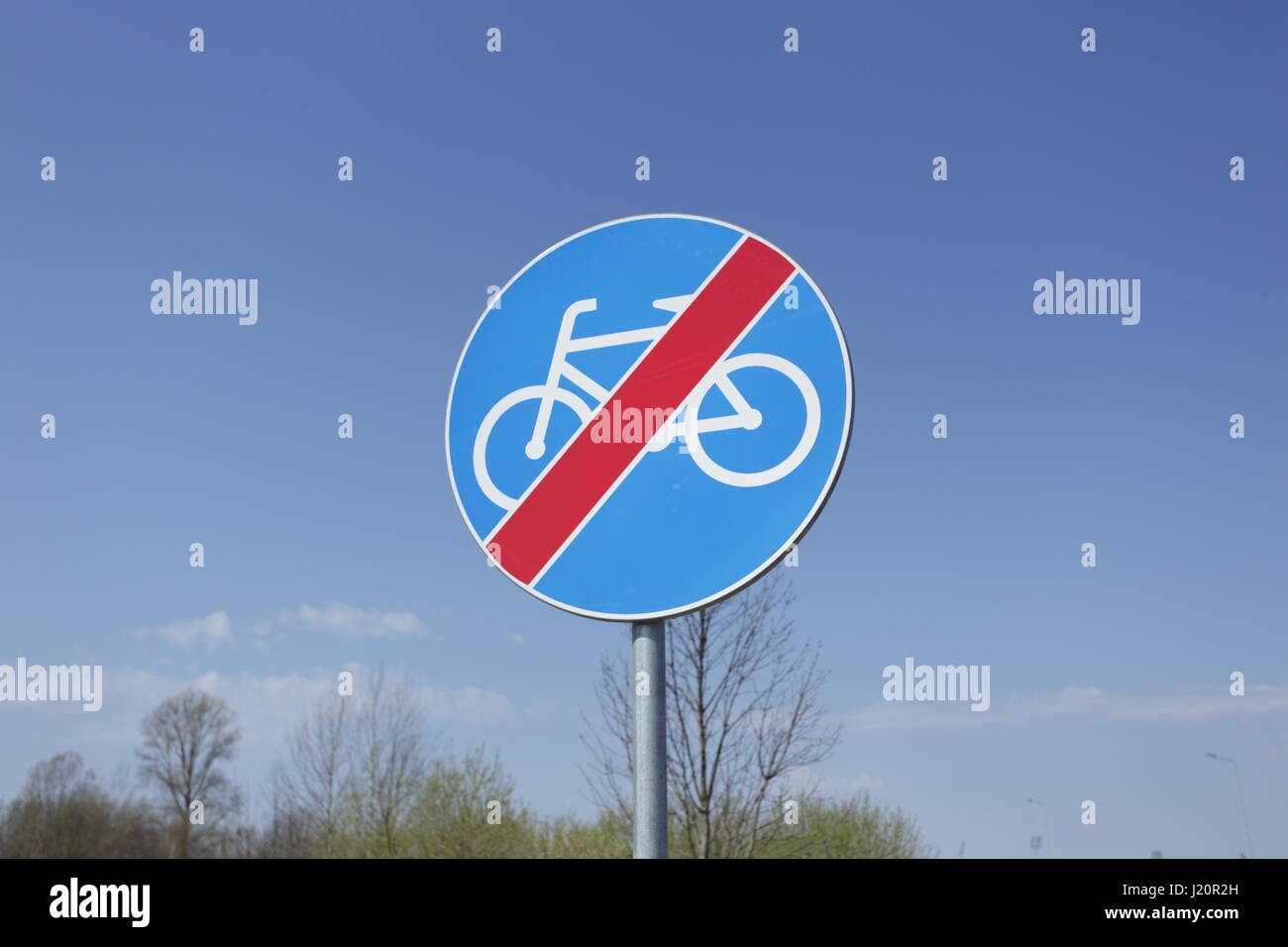 End of bike path traffic sign Stock Photo - Alamy