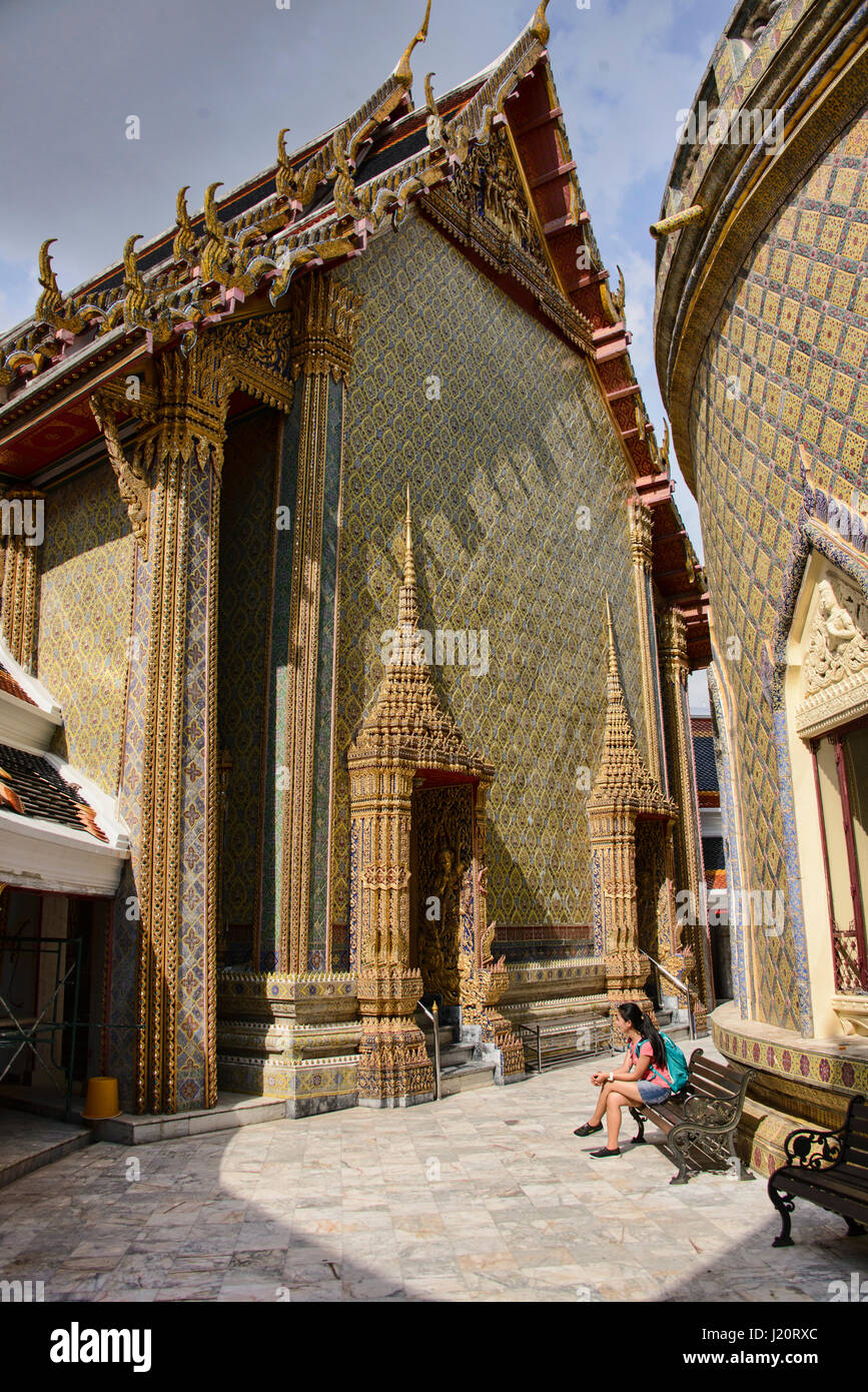 Bangkok temple architecture hi-res stock photography and images - Alamy