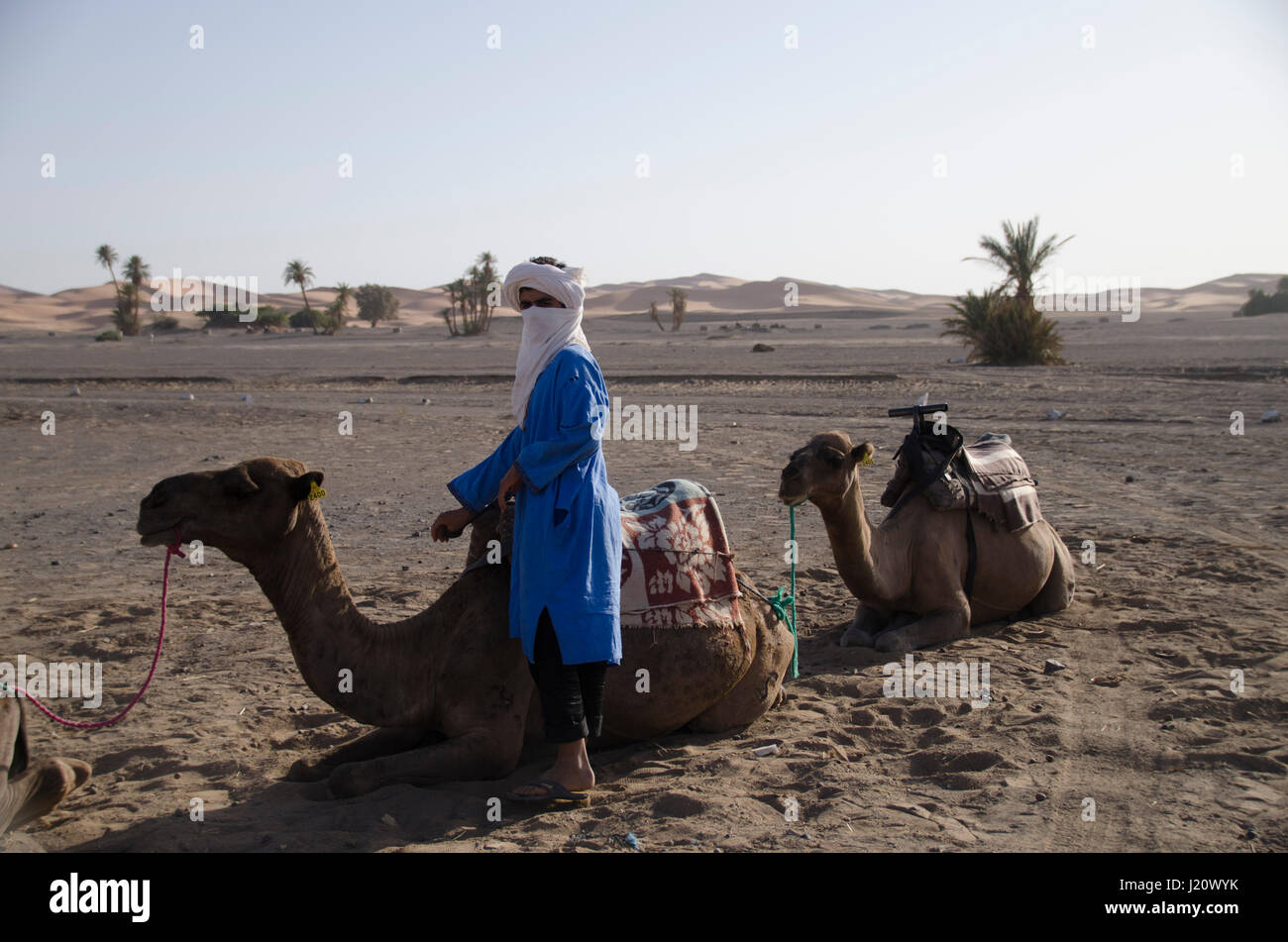 Bereber in the desert Stock Photo - Alamy