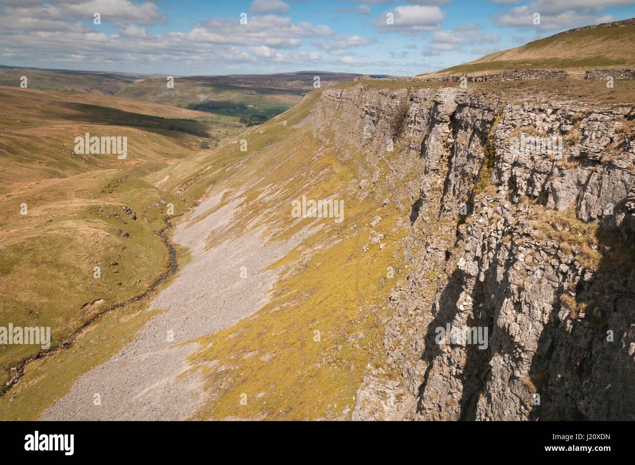 Oxnop Scar, a limestone scar in Swaledale in the Yorkshire Dales ...