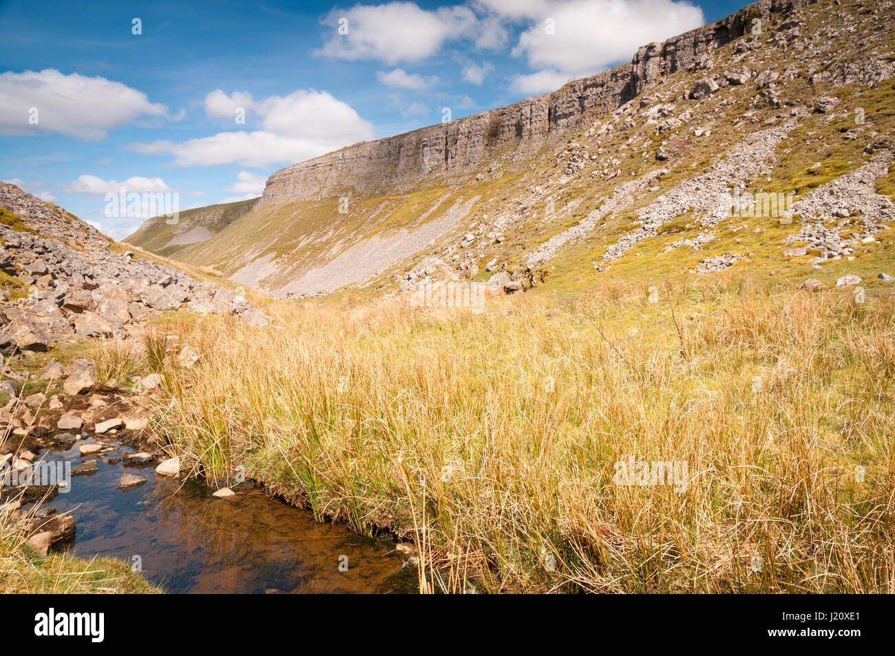 Oxnop Scar, a limestone scar in Swaledale in the Yorkshire Dales ...