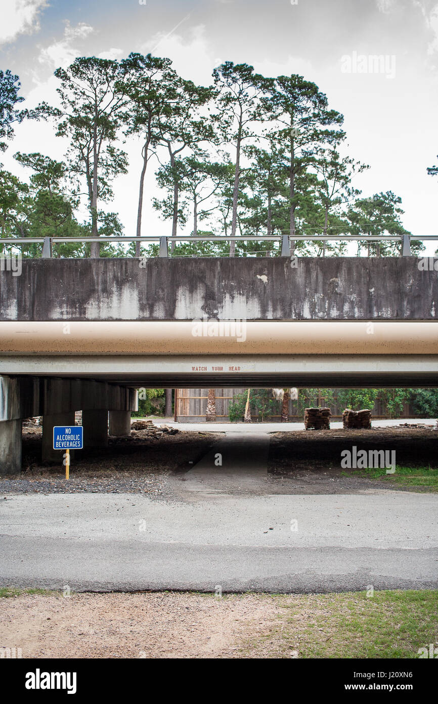 Pathway under bridge hi-res stock photography and images - Alamy