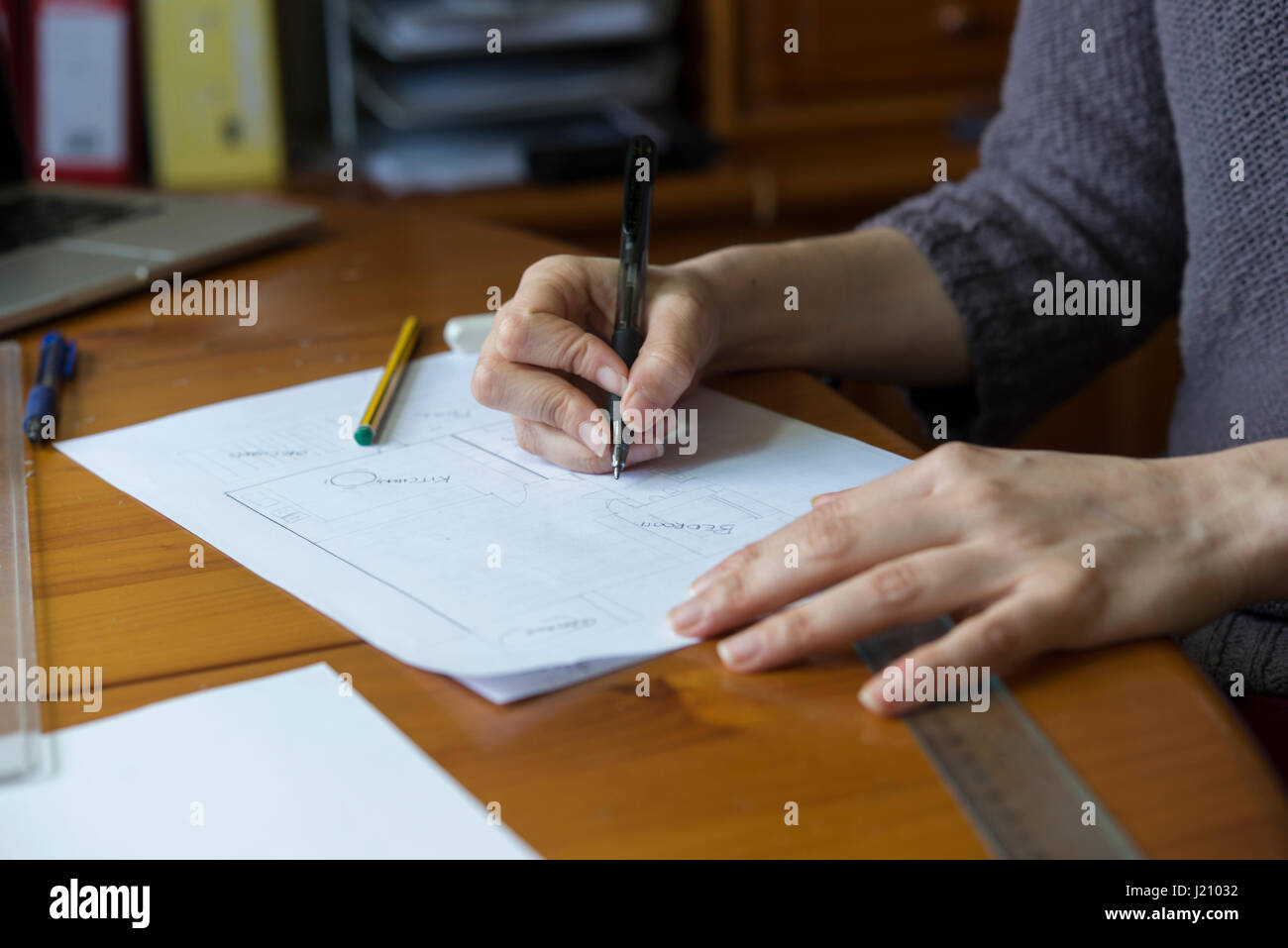 Woman drafting table hi-res stock photography and images - Alamy
