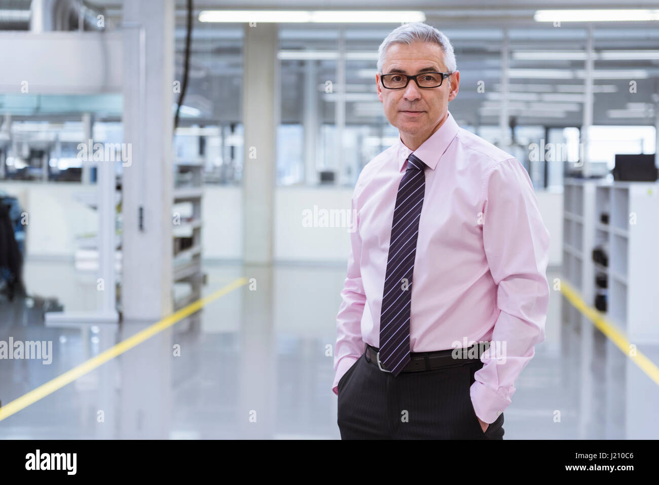 Shop floor management factory hi-res stock photography and images - Alamy