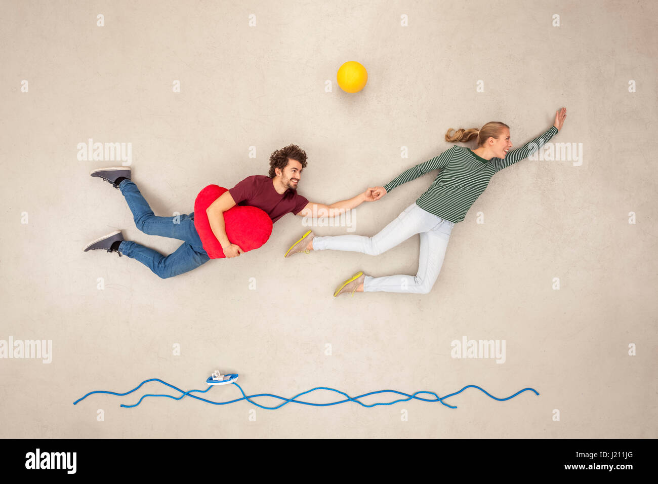 Happy couple flying together for holidays Stock Photo - Alamy