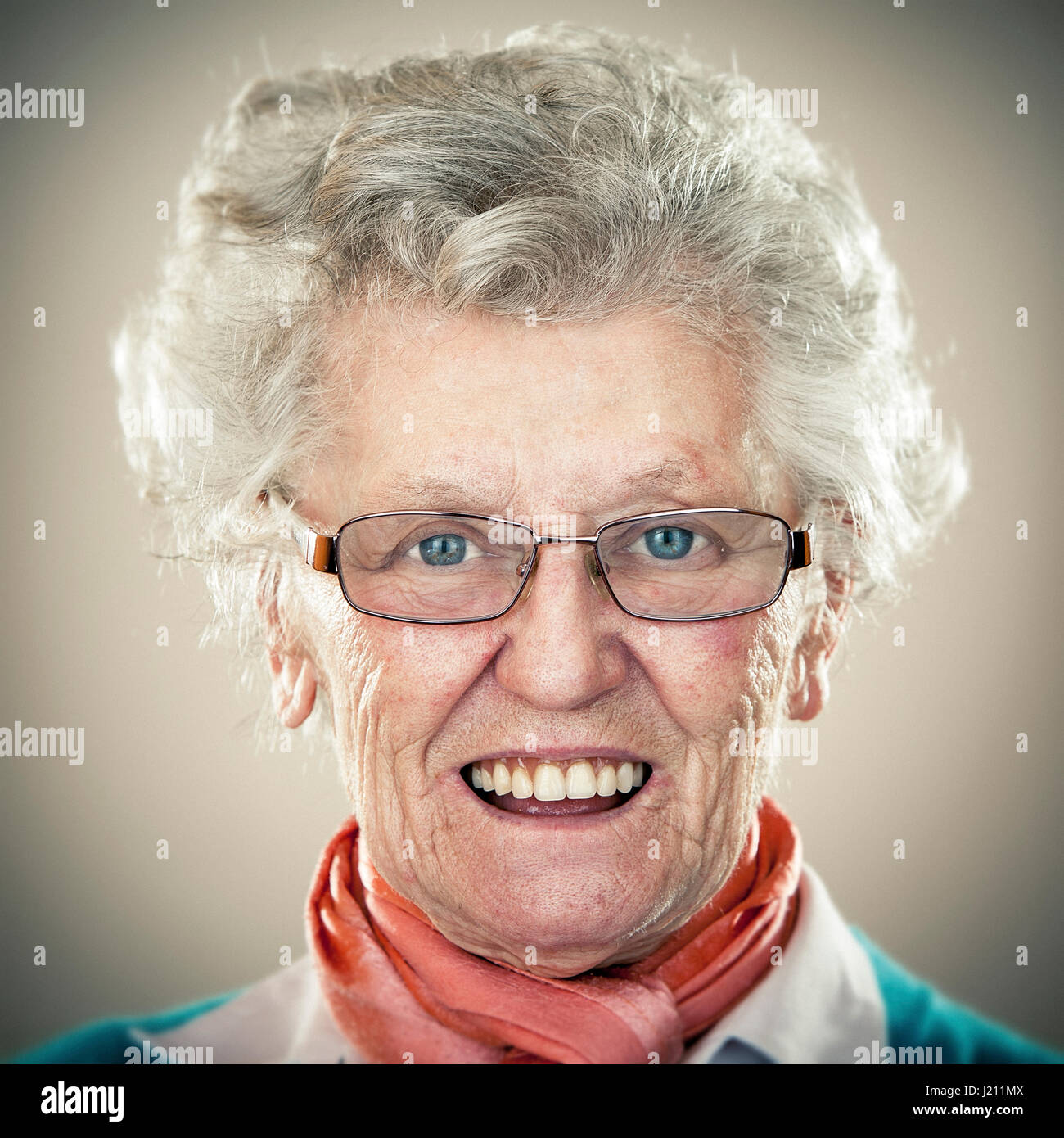 Portrait old lady 80 100 hi-res stock photography and images - Alamy