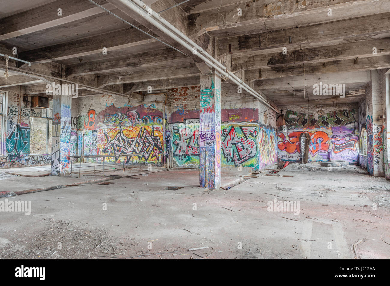 Abandoned old factory building Stock Photo - Alamy