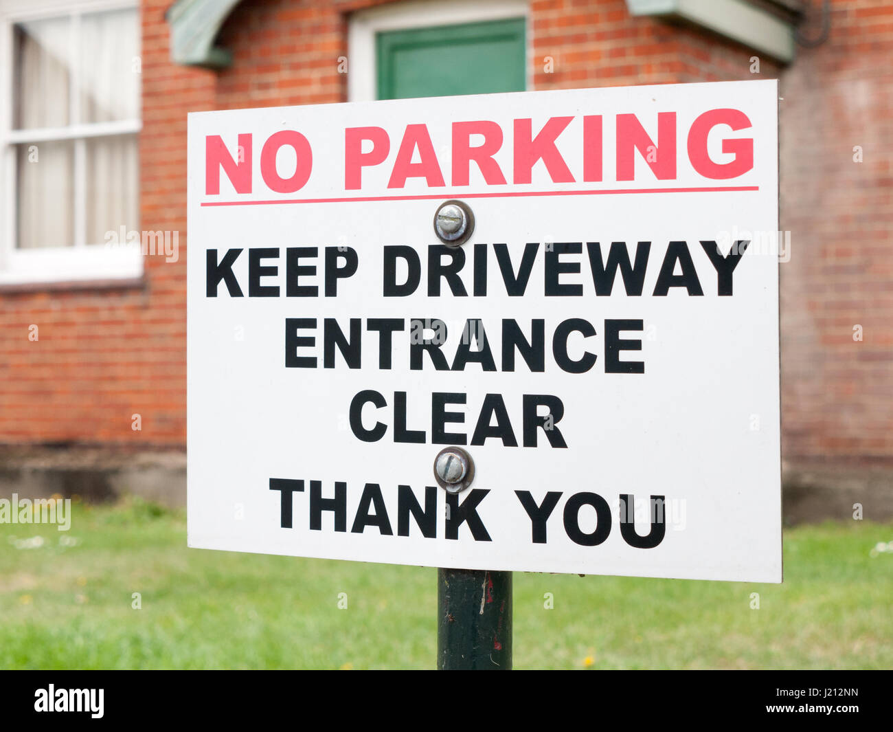 a sign outside a house saying no parking keep driveway entrance clear ...