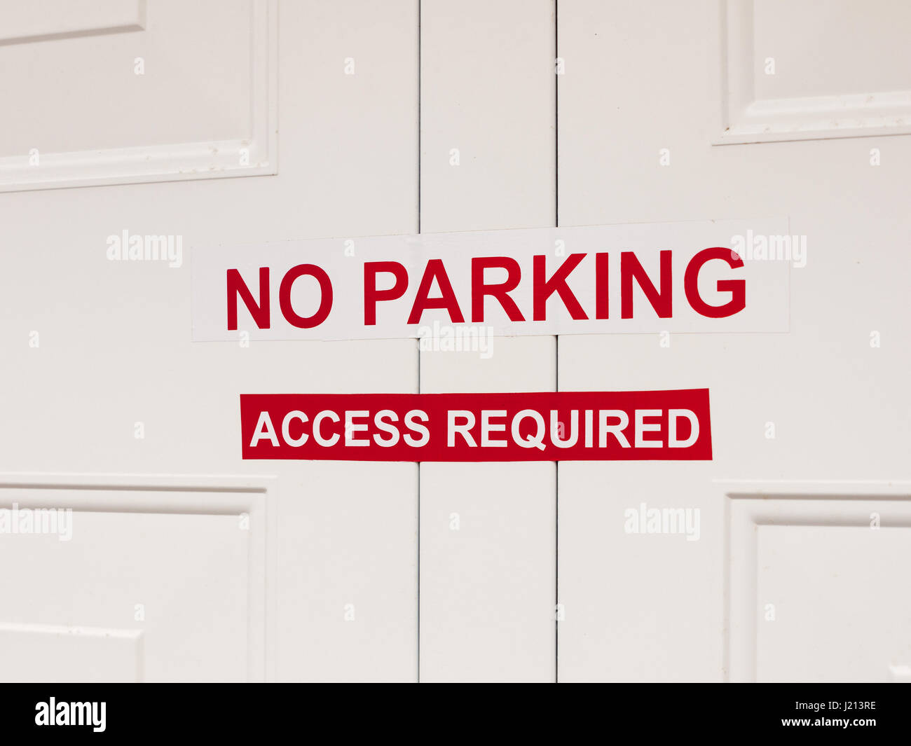No parking signs outside house hi-res stock photography and images - Alamy