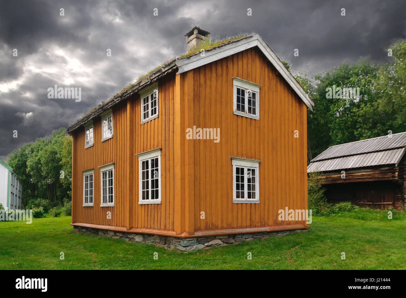 Traditional old-fashioned wooden norwegian house Stock Photo - Alamy
